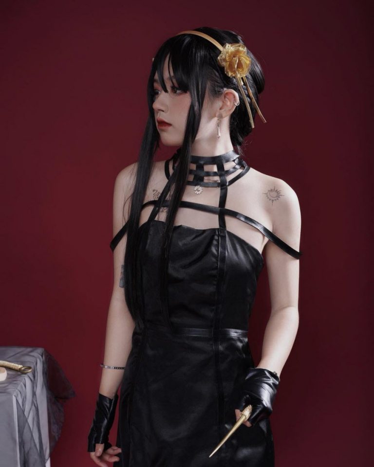 Ảnh hot girl Tiktok n_nhii_03 cosplay Yor Forger trong Spy x Family - Thapdien.com